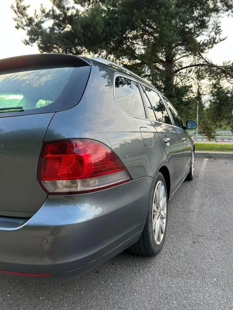 Pelēks Volkswagen Golf 2009 Viļņa, ar dzinēja tilpumu 1.60 L un nobraukumu 303 tūkst. km par 2799 €, foto 5 vietnē AUTOMOTO.COM.LV
