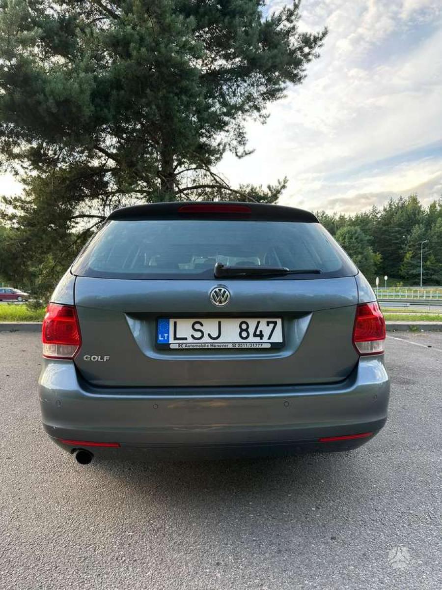 Pelēks Volkswagen Golf 2009 Viļņa, ar dzinēja tilpumu 1.60 L un nobraukumu 303 tūkst. km par 2799 €, foto 7 vietnē AUTOMOTO.COM.LV