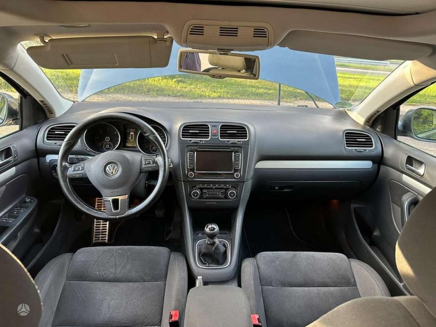 Grey Volkswagen Golf 2009 in Vilnius, with an engine capacity of 1.60 L and mileage of 303 thousand km for 2799 €, photo 13 on AUTOMOTO.COM.LV