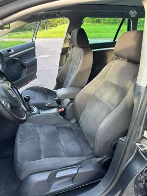 Grey Volkswagen Golf 2009 in Vilnius, with an engine capacity of 1.60 L and mileage of 303 thousand km for 2799 €, photo 14 on AUTOMOTO.COM.LV