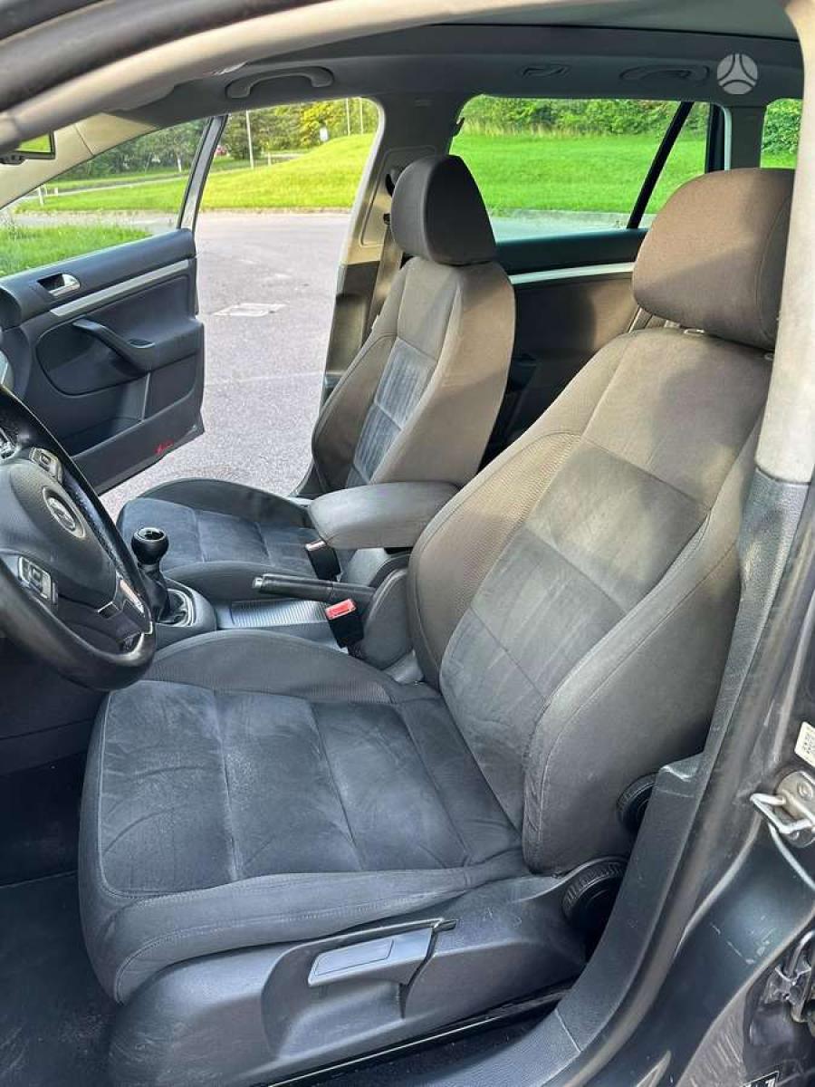 Grey Volkswagen Golf 2009 in Vilnius, with an engine capacity of 1.60 L and mileage of 303 thousand km for 2799 €, photo 14 on AUTOMOTO.COM.LV