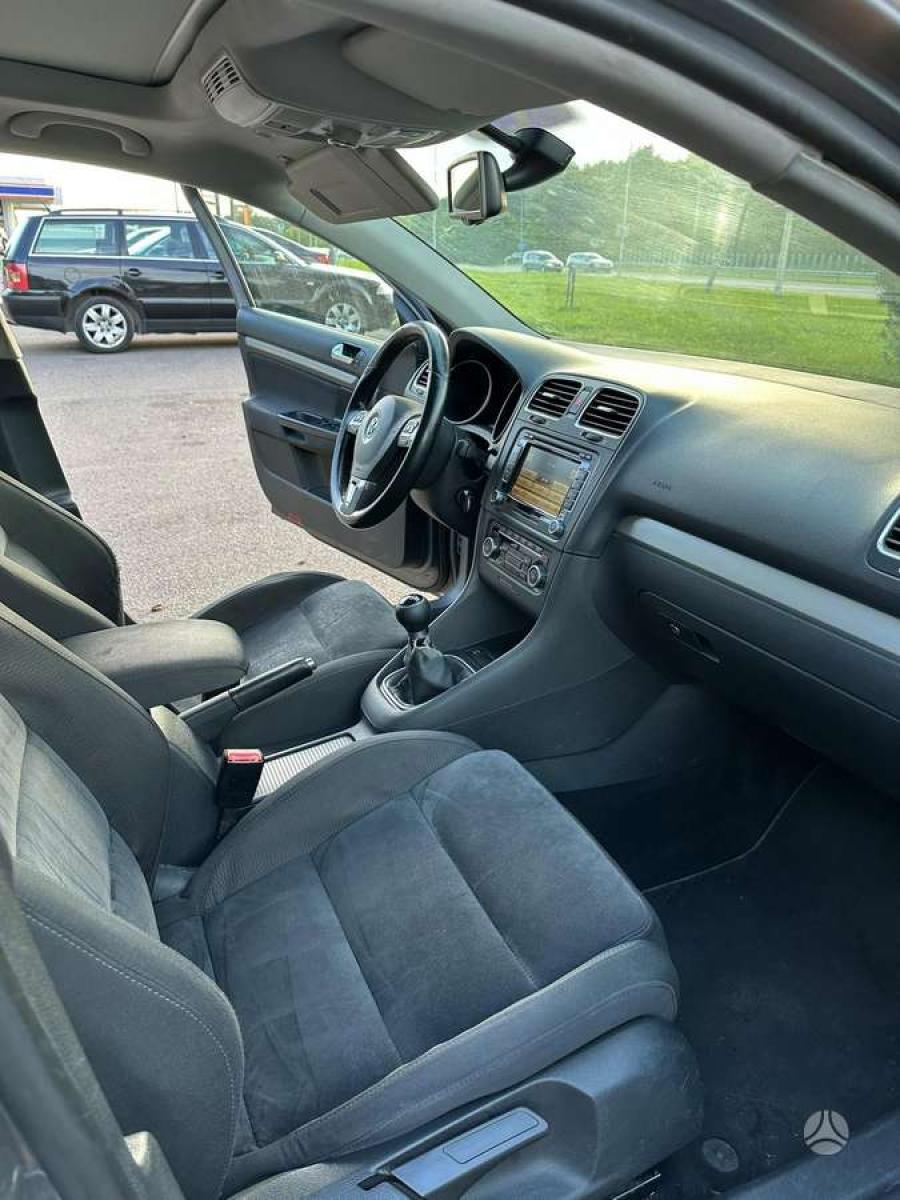 Grey Volkswagen Golf 2009 in Vilnius, with an engine capacity of 1.60 L and mileage of 303 thousand km for 2799 €, photo 16 on AUTOMOTO.COM.LV