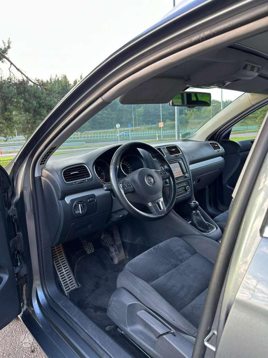 Grey Volkswagen Golf 2009 in Vilnius, with an engine capacity of 1.60 L and mileage of 303 thousand km for 2799 €, photo 18 on AUTOMOTO.COM.LV