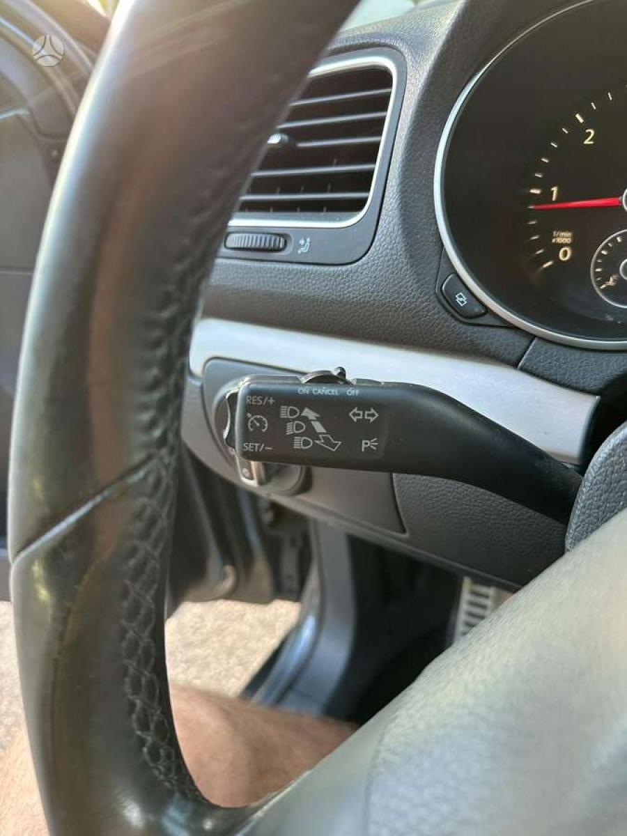 Grey Volkswagen Golf 2009 in Vilnius, with an engine capacity of 1.60 L and mileage of 303 thousand km for 2799 €, photo 24 on AUTOMOTO.COM.LV