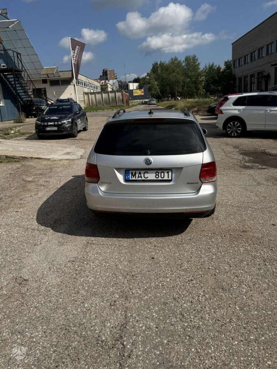 Grey Volkswagen Golf 2009 in Vilnius, with an engine capacity of 1.90 L and mileage of 355 thousand km for 1650 €, photo 4 on AUTOMOTO.COM.LV