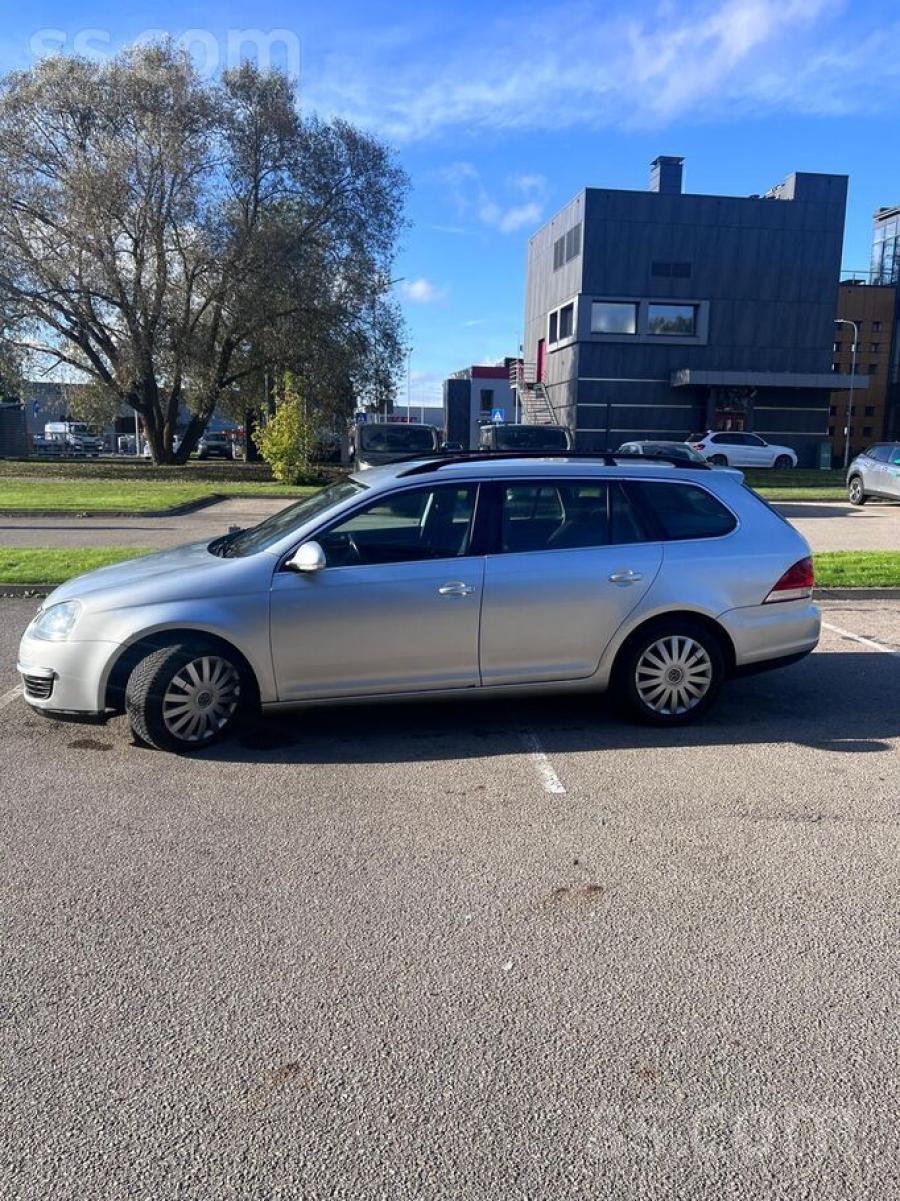 Pelēks Volkswagen Golf 2009 Rīga, ar dzinēja tilpumu 1.90 L un nobraukumu 300 tūkst. km par 2200 €, foto 3 vietnē AUTOMOTO.COM.LV