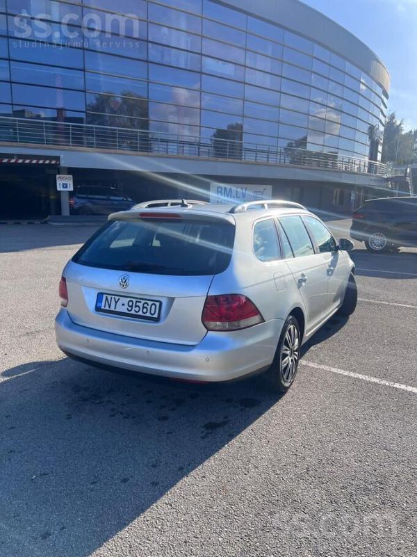 Pelēks Volkswagen Golf 2009 Rīga, ar dzinēja tilpumu 1.90 L un nobraukumu 300 tūkst. km par 2200 €, foto 5 vietnē AUTOMOTO.COM.LV