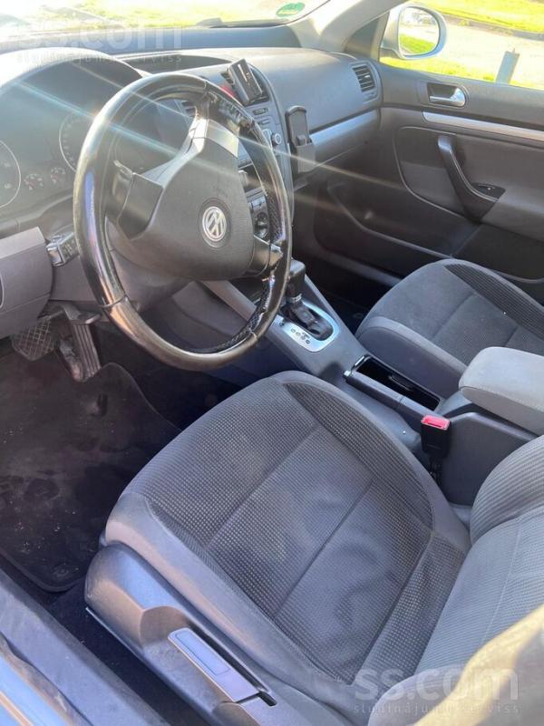 Pelēks Volkswagen Golf 2009 Rīga, ar dzinēja tilpumu 1.90 L un nobraukumu 300 tūkst. km par 2200 €, foto 11 vietnē AUTOMOTO.COM.LV