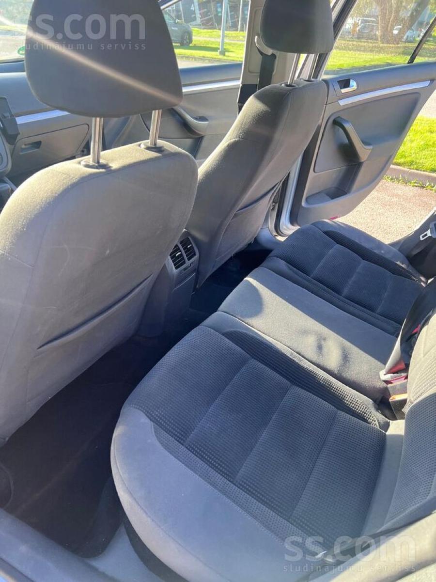 Pelēks Volkswagen Golf 2009 Rīga, ar dzinēja tilpumu 1.90 L un nobraukumu 300 tūkst. km par 2200 €, foto 13 vietnē AUTOMOTO.COM.LV