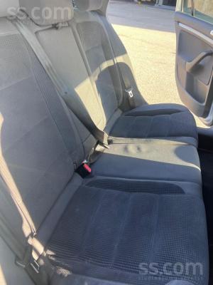 Pelēks Volkswagen Golf 2009 Rīga, ar dzinēja tilpumu 1.90 L un nobraukumu 300 tūkst. km par 2200 €, foto 14 vietnē AUTOMOTO.COM.LV