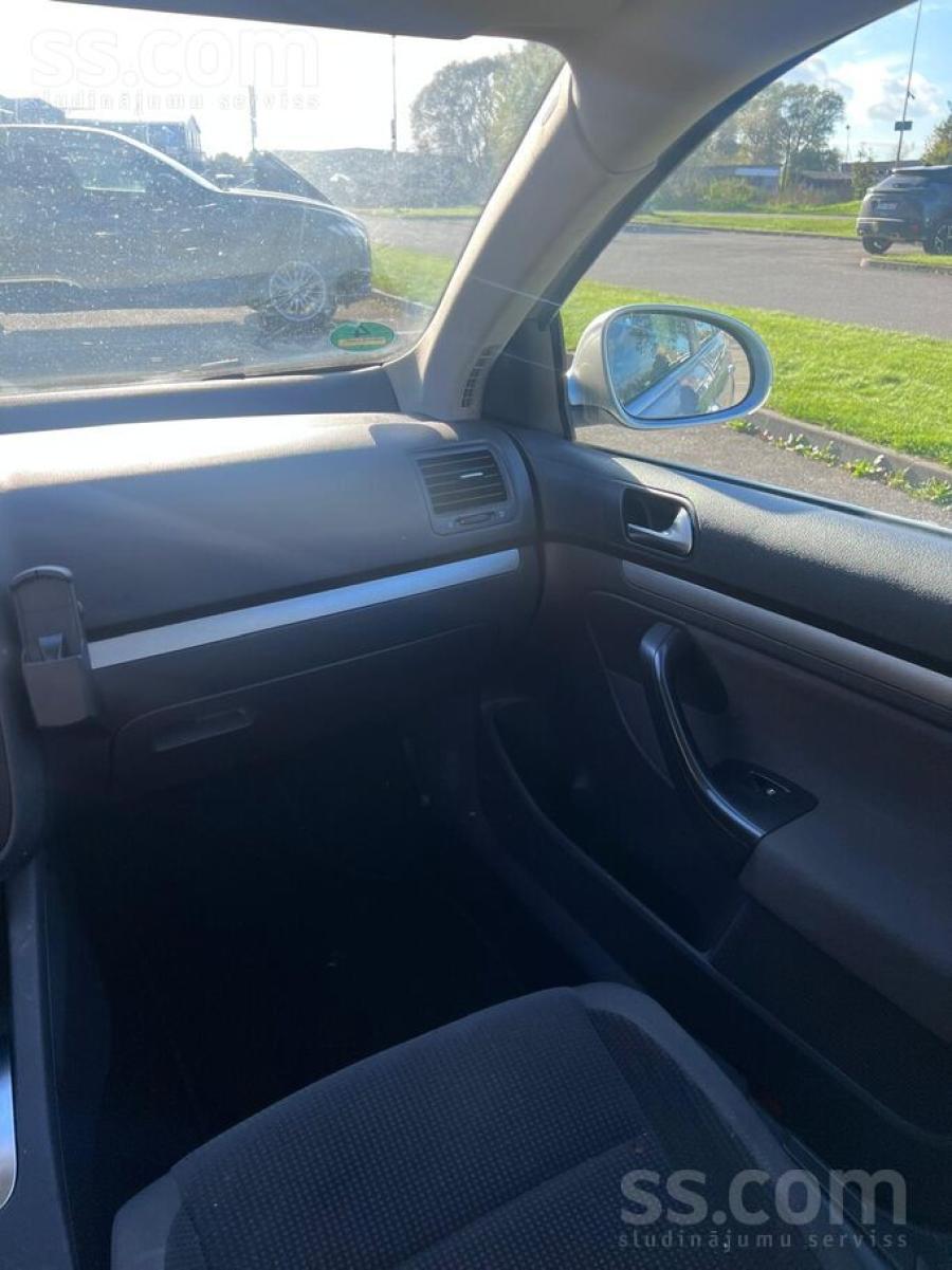 Pelēks Volkswagen Golf 2009 Rīga, ar dzinēja tilpumu 1.90 L un nobraukumu 300 tūkst. km par 2200 €, foto 17 vietnē AUTOMOTO.COM.LV