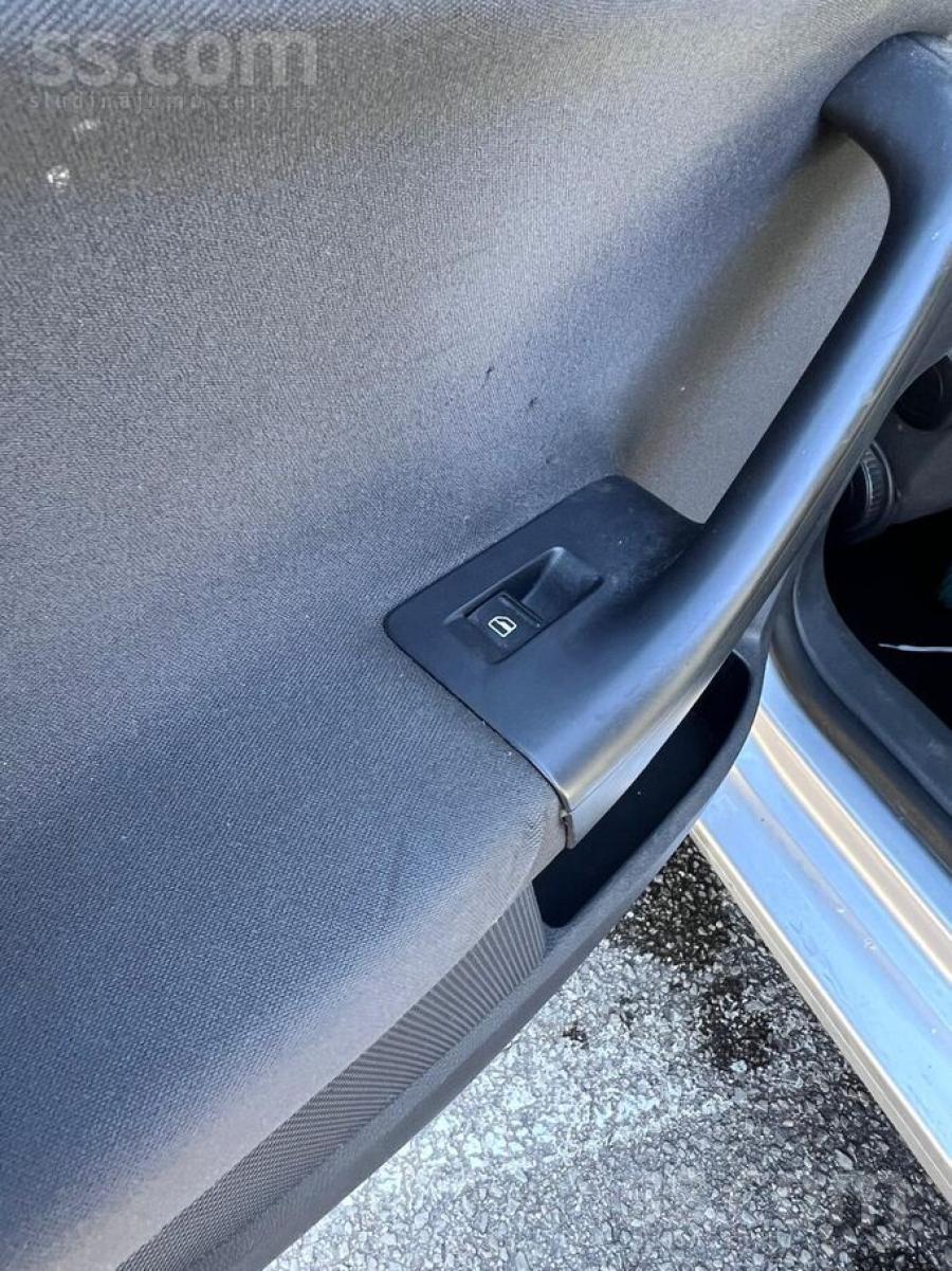 Pelēks Volkswagen Golf 2009 Rīga, ar dzinēja tilpumu 1.90 L un nobraukumu 300 tūkst. km par 2200 €, foto 18 vietnē AUTOMOTO.COM.LV