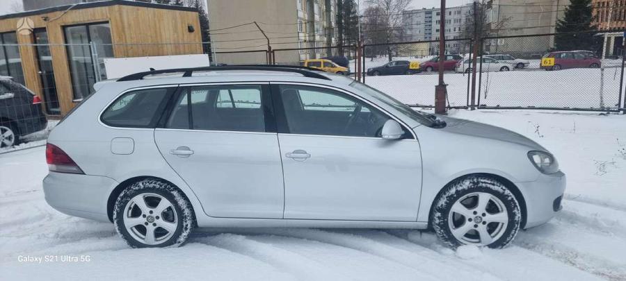 Grey Volkswagen Golf 2010 in Kedainiai, with an engine capacity of 1.97 L and mileage of 27 thousand km for 4399 €, photo 4 on AUTOMOTO.COM.LV
