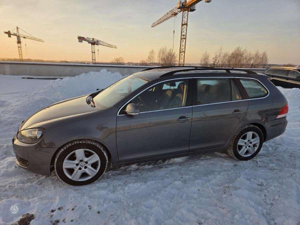 Pelēks Volkswagen Golf 2010 Viļņa, ar dzinēja tilpumu 1.60 L un nobraukumu 272 tūkst. km par 3300 €, foto 1 vietnē AUTOMOTO.COM.LV