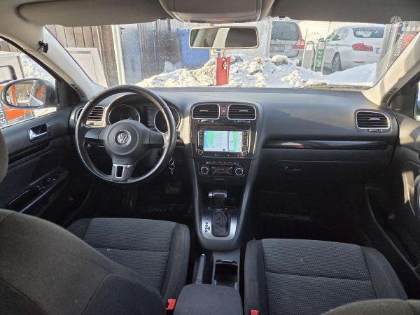 Pelēks Volkswagen Golf 2010 Viļņa, ar dzinēja tilpumu 1.60 L un nobraukumu 272 tūkst. km par 3300 €, foto 6 vietnē AUTOMOTO.COM.LV