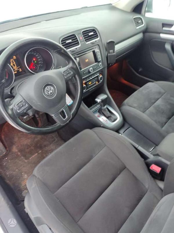 Pelēks Volkswagen Golf 2010 Kelmė, ar dzinēja tilpumu 1.60 L un nobraukumu 225 tūkst. km par 3950 €, foto 9 vietnē AUTOMOTO.COM.LV