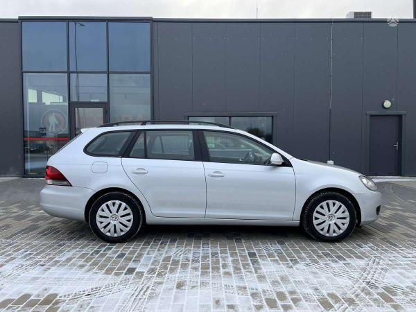Grey Volkswagen Golf 2010 in Siauliai, with an engine capacity of 1.60 L and mileage of 263 thousand km for 4100 €, photo 4 on AUTOMOTO.COM.LV