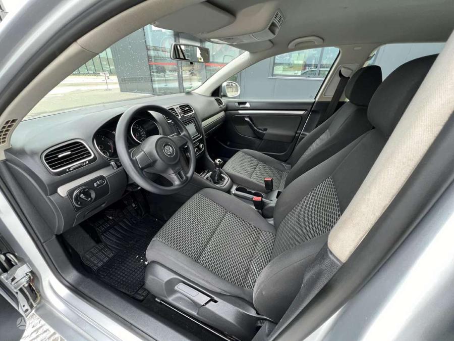Pelēks Volkswagen Golf 2010 Šauļi, ar dzinēja tilpumu 1.60 L un nobraukumu 263 tūkst. km par 4100 €, foto 12 vietnē AUTOMOTO.COM.LV