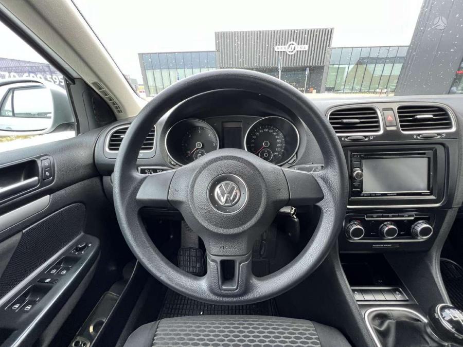 Pelēks Volkswagen Golf 2010 Šauļi, ar dzinēja tilpumu 1.60 L un nobraukumu 263 tūkst. km par 4100 €, foto 14 vietnē AUTOMOTO.COM.LV