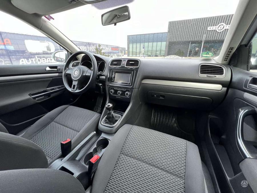 Pelēks Volkswagen Golf 2010 Šauļi, ar dzinēja tilpumu 1.60 L un nobraukumu 263 tūkst. km par 4100 €, foto 21 vietnē AUTOMOTO.COM.LV