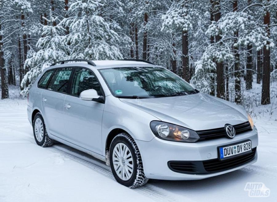 Grey Volkswagen Golf 2010 in Kaunas, with an engine capacity of 1.60 L and mileage of 227 thousand km for 3950 €, photo 1 on AUTOMOTO.COM.LV