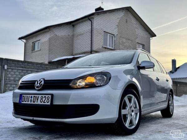 Grey Volkswagen Golf 2010 in Kaunas, with an engine capacity of 1.60 L and mileage of 227 thousand km for 3999 €, photo 1 on AUTOMOTO.COM.LV