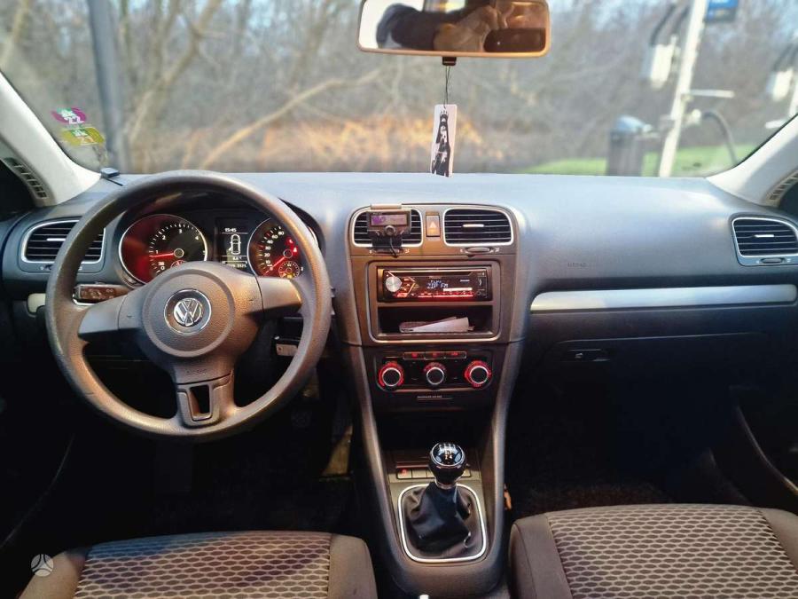 Pelēks Volkswagen Golf 2010 Panevēža, ar dzinēja tilpumu 1.60 L un nobraukumu 300 tūkst. km par 2150 €, foto 10 vietnē AUTOMOTO.COM.LV