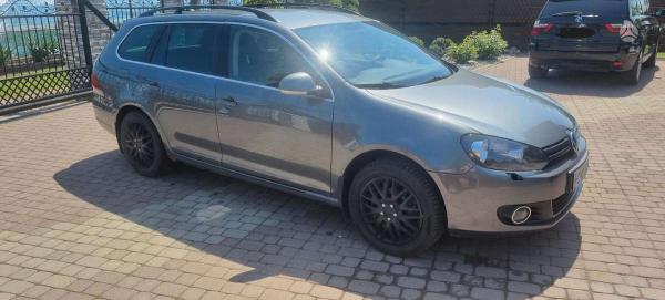 Grey Volkswagen Golf 2010 in Siauliai, with an engine capacity of 1.39 L and mileage of 334 thousand km for 2500 €, photo 2 on AUTOMOTO.COM.LV