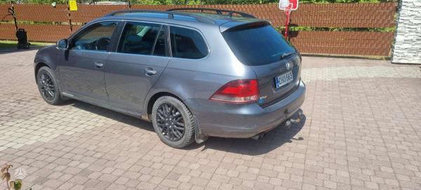 Grey Volkswagen Golf 2010 in Siauliai, with an engine capacity of 1.39 L and mileage of 334 thousand km for 2500 €, photo 4 on AUTOMOTO.COM.LV