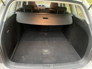 Grey Volkswagen Golf 2010 in Jurbarkas, with an engine capacity of 1.60 L and mileage of 306 thousand km for 2650 €, photo 8 on AUTOMOTO.COM.LV
