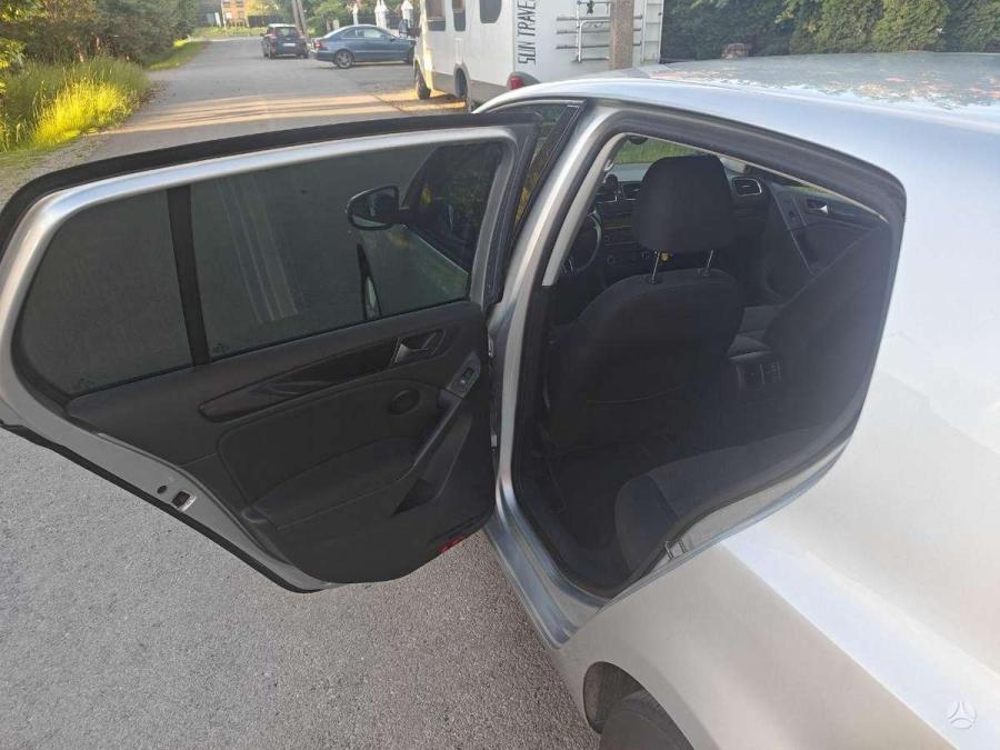 Серый Фольксваген Гольф 2010 в Шяуляй, объемом двигателя 1.60 л и пробегом 395 тыс. км за 2700 €, фото 15 на AUTOMOTO.COM.LV