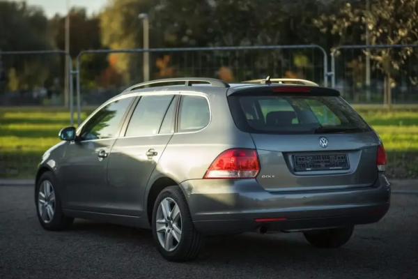 Pelēks Volkswagen Golf 2010 Liepāja, ar dzinēja tilpumu 1.60 L un nobraukumu 187 tūkst. km par 6150 €, foto 3 vietnē AUTOMOTO.COM.LV