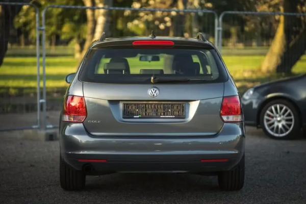 Pelēks Volkswagen Golf 2010 Liepāja, ar dzinēja tilpumu 1.60 L un nobraukumu 187 tūkst. km par 6150 €, foto 4 vietnē AUTOMOTO.COM.LV