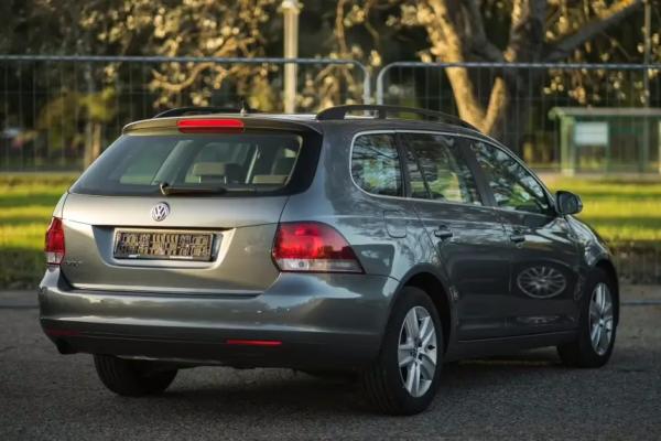 Pelēks Volkswagen Golf 2010 Liepāja, ar dzinēja tilpumu 1.60 L un nobraukumu 187 tūkst. km par 6150 €, foto 5 vietnē AUTOMOTO.COM.LV