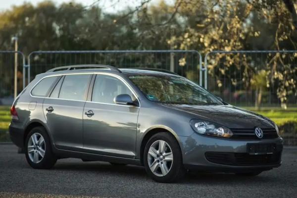 Pelēks Volkswagen Golf 2010 Liepāja, ar dzinēja tilpumu 1.60 L un nobraukumu 187 tūkst. km par 6150 €, foto 7 vietnē AUTOMOTO.COM.LV