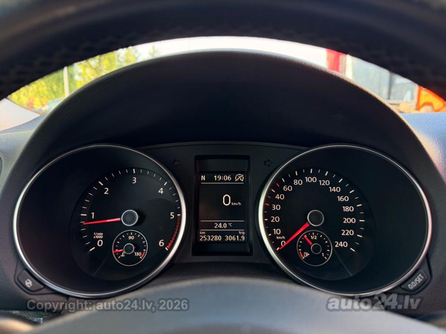 Grey Volkswagen Golf 2010 in Tallinn, with an engine capacity of 1.60 L and mileage of 253 thousand km for 3490 €, photo 14 on AUTOMOTO.COM.LV