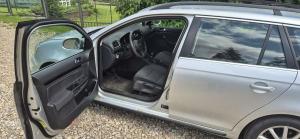 Grey Volkswagen Golf 2010 in Siauliai, with an engine capacity of 1.40 L and mileage of 261 thousand km for 2700 €, photo 6 on AUTOMOTO.COM.LV