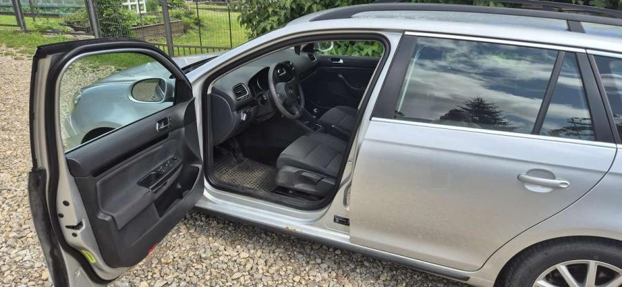 Grey Volkswagen Golf 2010 in Siauliai, with an engine capacity of 1.40 L and mileage of 261 thousand km for 2700 €, photo 6 on AUTOMOTO.COM.LV