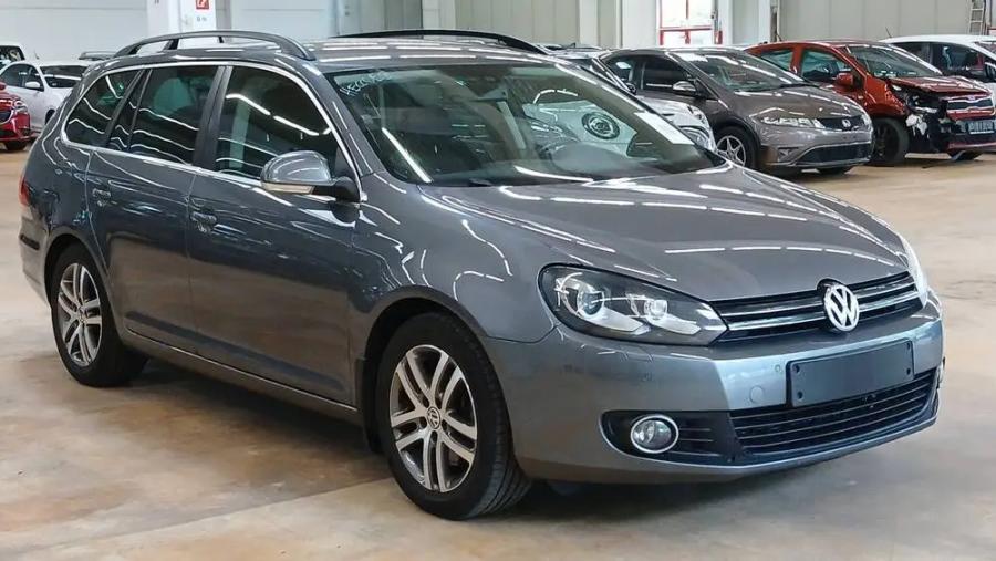 Grey Volkswagen Golf 2010 in Limbazi, with an engine capacity of 2.00 L and mileage of 274 thousand km for 5250 €, photo 4 on AUTOMOTO.COM.LV