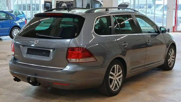 Grey Volkswagen Golf 2010 in Limbazi, with an engine capacity of 2.00 L and mileage of 274 thousand km for 5250 €, photo 6 on AUTOMOTO.COM.LV