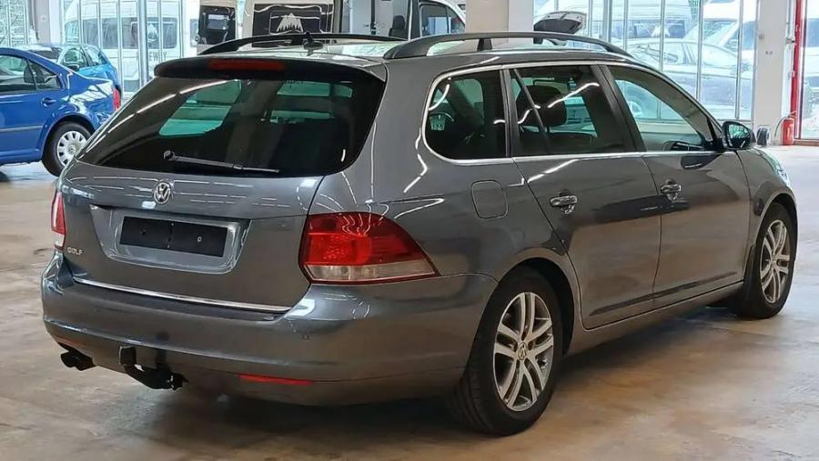 Grey Volkswagen Golf 2010 in Limbazi, with an engine capacity of 2.00 L and mileage of 274 thousand km for 5250 €, photo 7 on AUTOMOTO.COM.LV