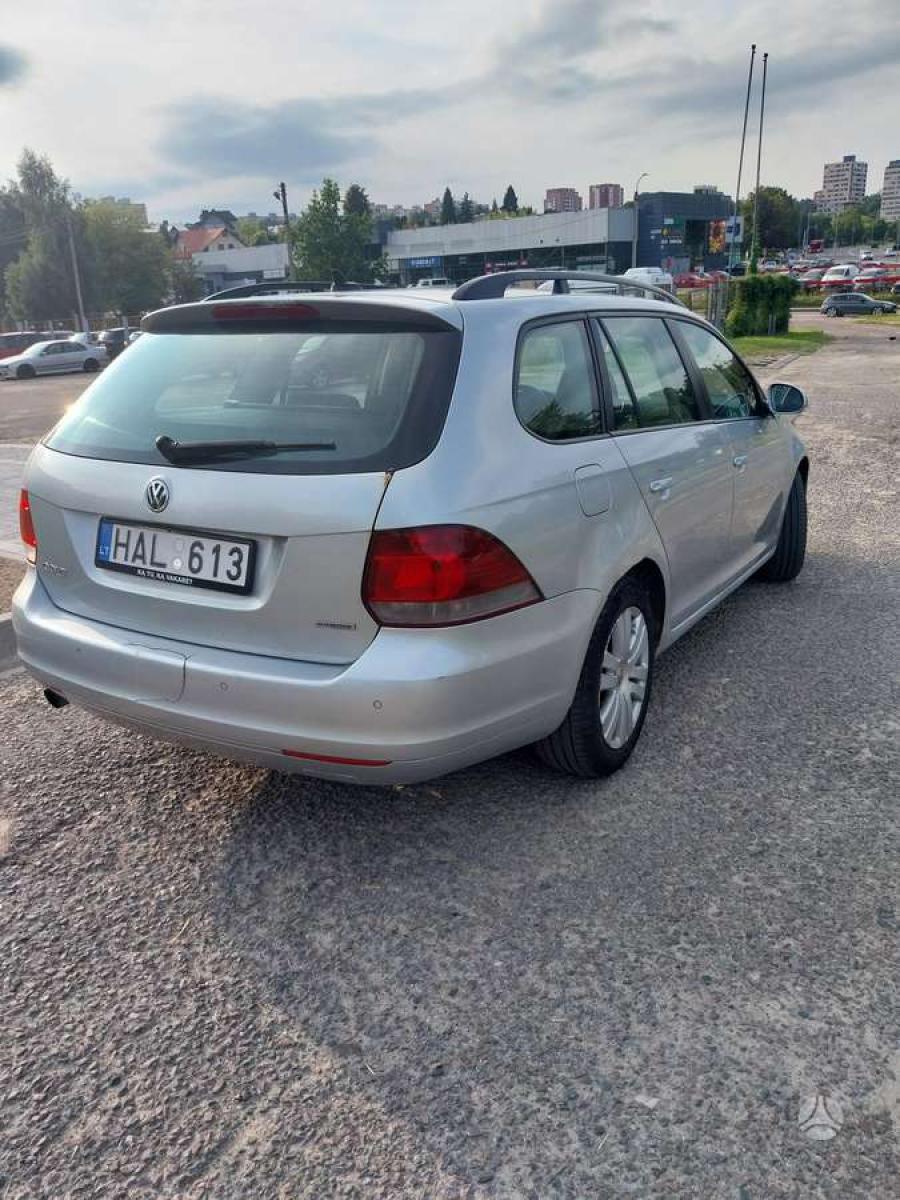 Grey Volkswagen Golf 2010 in Vilnius, with an engine capacity of 1.60 L and mileage of 365 thousand km for 2150 €, photo 5 on AUTOMOTO.COM.LV