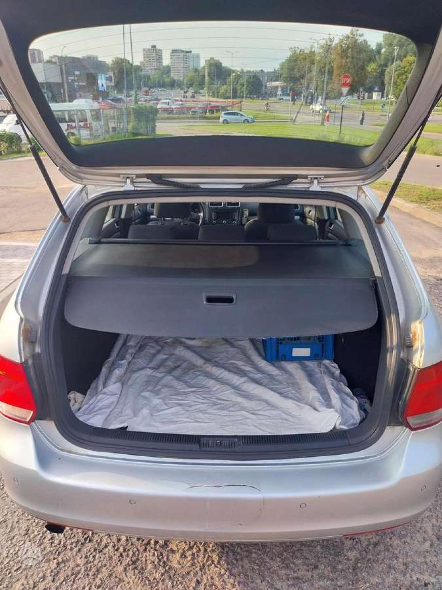 Grey Volkswagen Golf 2010 in Vilnius, with an engine capacity of 1.60 L and mileage of 365 thousand km for 2150 €, photo 10 on AUTOMOTO.COM.LV
