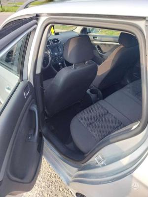 Grey Volkswagen Golf 2010 in Vilnius, with an engine capacity of 1.60 L and mileage of 365 thousand km for 2150 €, photo 12 on AUTOMOTO.COM.LV