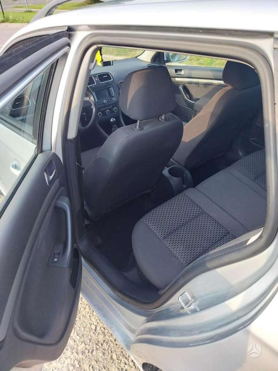 Grey Volkswagen Golf 2010 in Vilnius, with an engine capacity of 1.60 L and mileage of 365 thousand km for 2150 €, photo 12 on AUTOMOTO.COM.LV