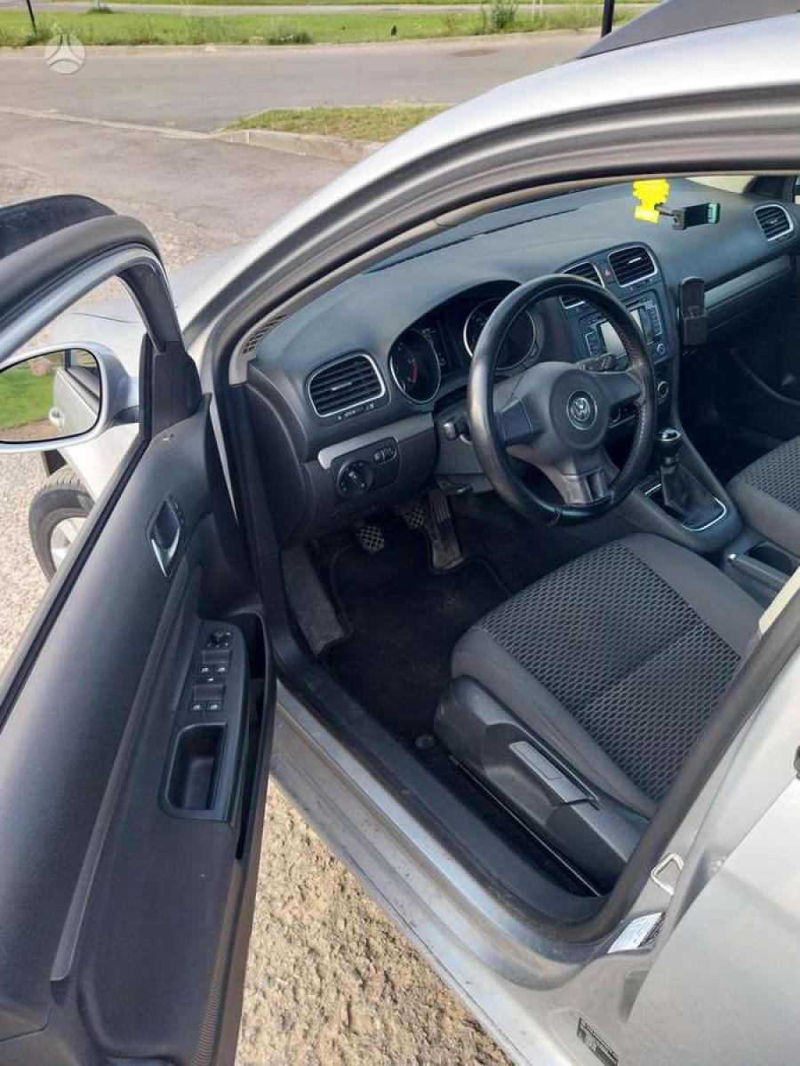 Grey Volkswagen Golf 2010 in Vilnius, with an engine capacity of 1.60 L and mileage of 365 thousand km for 2150 €, photo 14 on AUTOMOTO.COM.LV