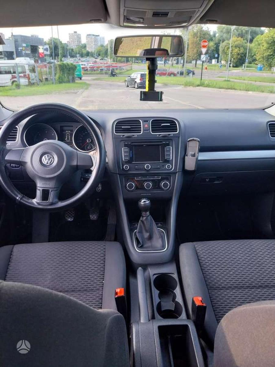 Grey Volkswagen Golf 2010 in Vilnius, with an engine capacity of 1.60 L and mileage of 365 thousand km for 2150 €, photo 15 on AUTOMOTO.COM.LV