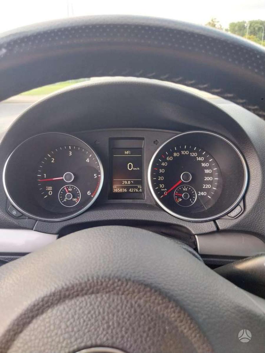 Grey Volkswagen Golf 2010 in Vilnius, with an engine capacity of 1.60 L and mileage of 365 thousand km for 2150 €, photo 16 on AUTOMOTO.COM.LV