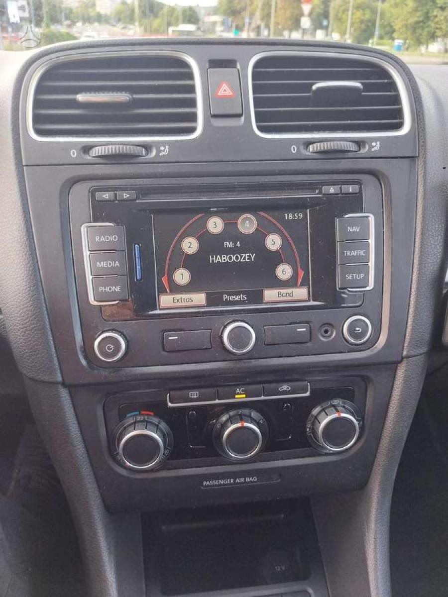 Grey Volkswagen Golf 2010 in Vilnius, with an engine capacity of 1.60 L and mileage of 365 thousand km for 2150 €, photo 17 on AUTOMOTO.COM.LV