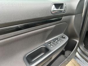Pelēks Volkswagen Golf 2010 Rīga, ar dzinēja tilpumu 1.60 L un nobraukumu 240 tūkst. km par 4100 €, foto 9 vietnē AUTOMOTO.COM.LV